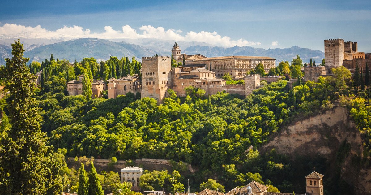 Top 12 Places See in Granada: Iconic Spots and Hidden Gems