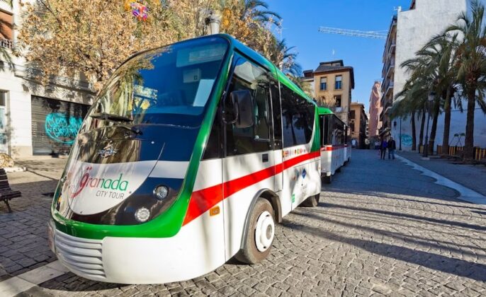 Granada Hop-on Hop-off Tourist Bus: Routes, Tickets, Attractions - Spainist