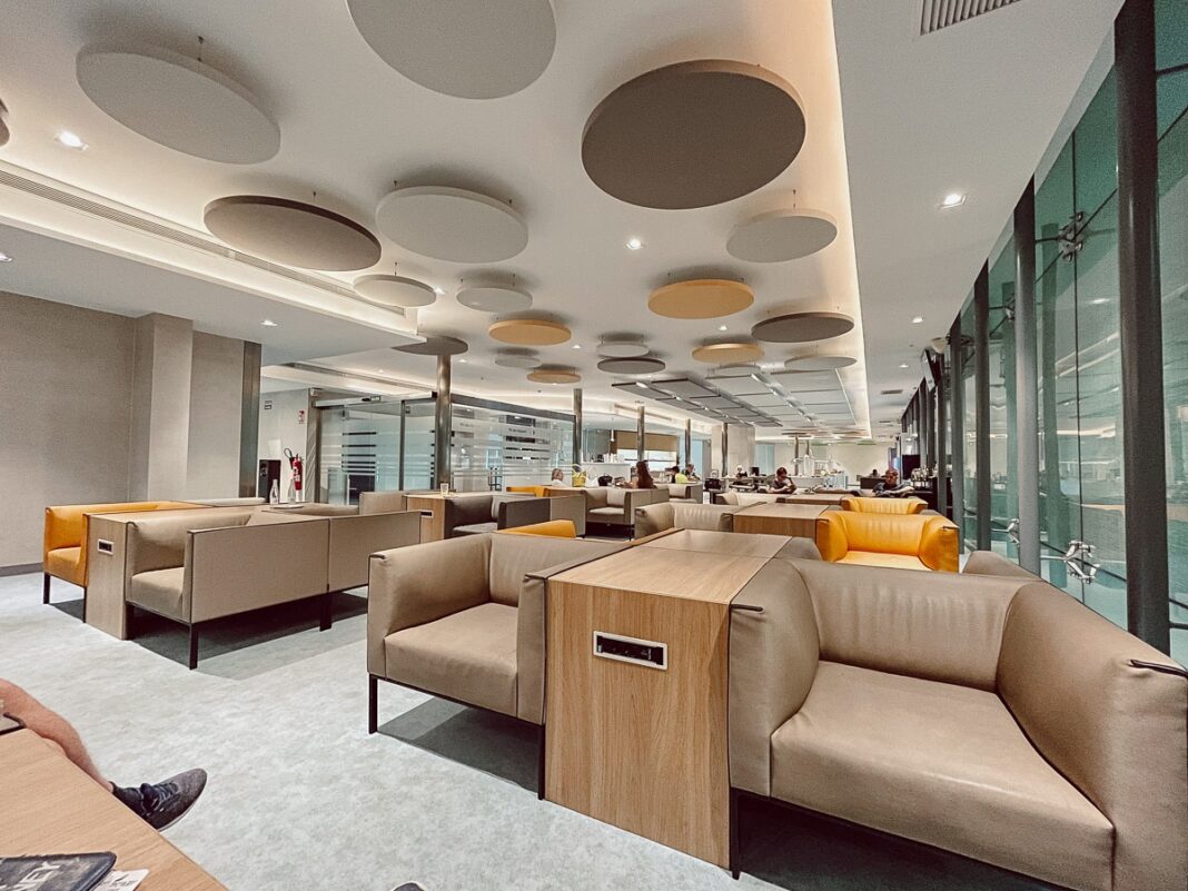 Complete Guide to Valencia Airport: Terminals, Transport, Amenities ...